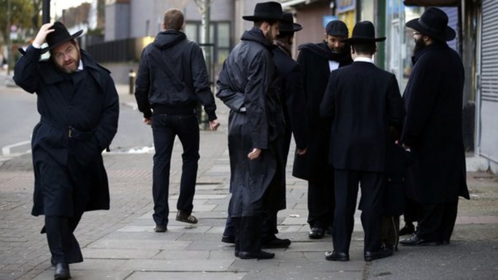 How do immigrants forge a sense of identity? - BBC News