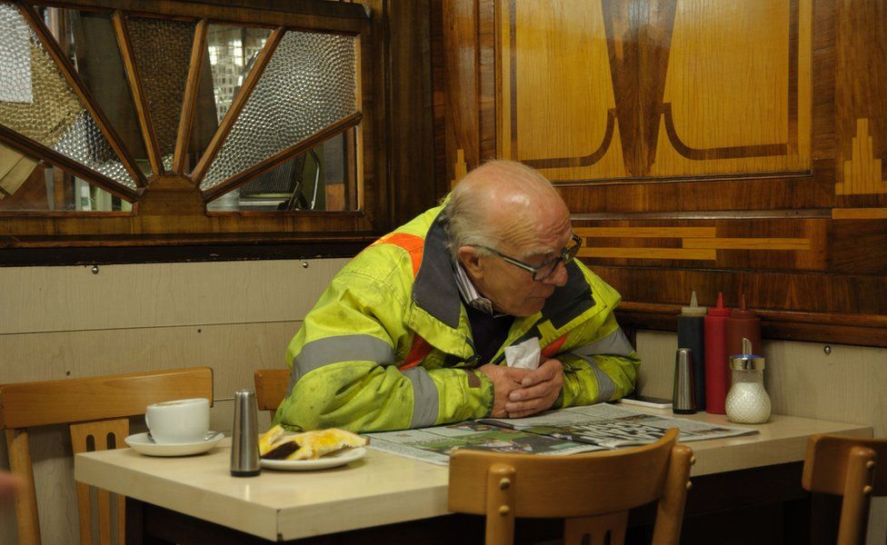 Cafe culture: The survival of the traditional British 'caff' - BBC News