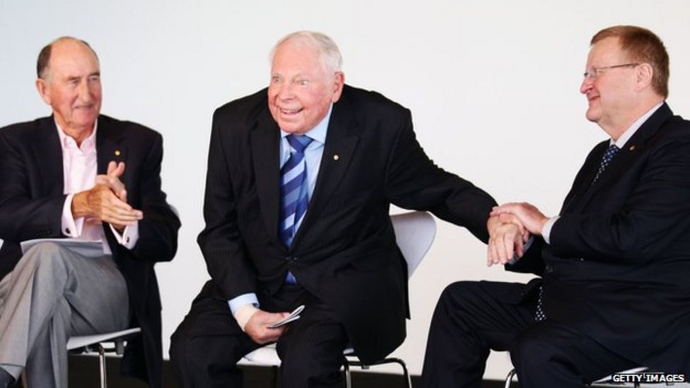 Australian Olympic historian Harry Gordon dies - BBC News