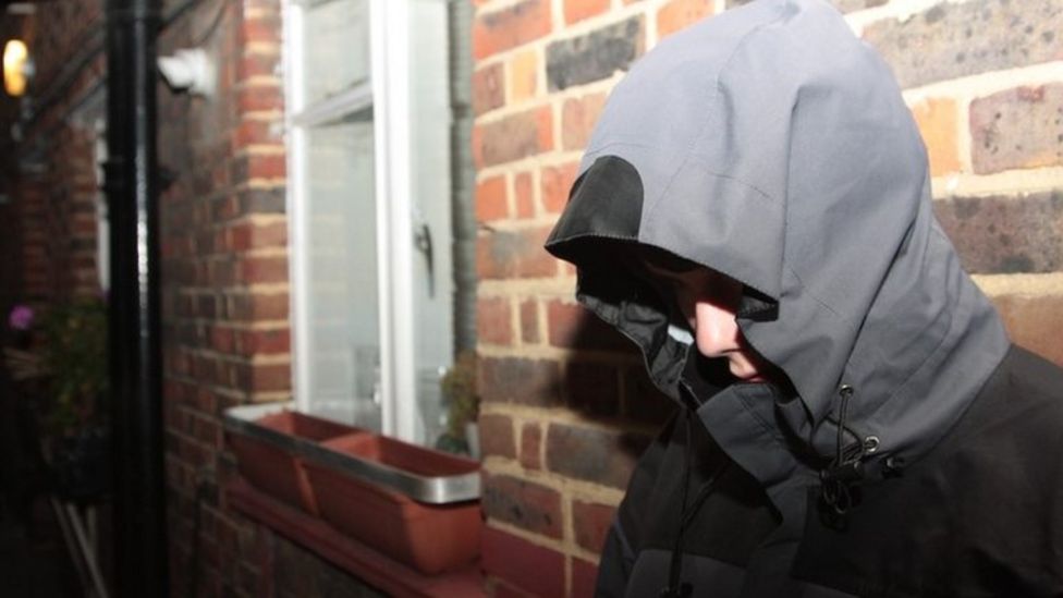 London gang crackdown sees thousands arrested in 10 weeks - BBC News