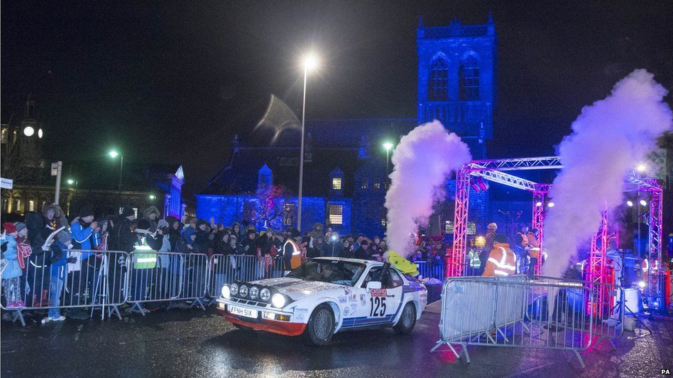 Monte Carlo Classic Rally hits the road in Paisley - BBC News
