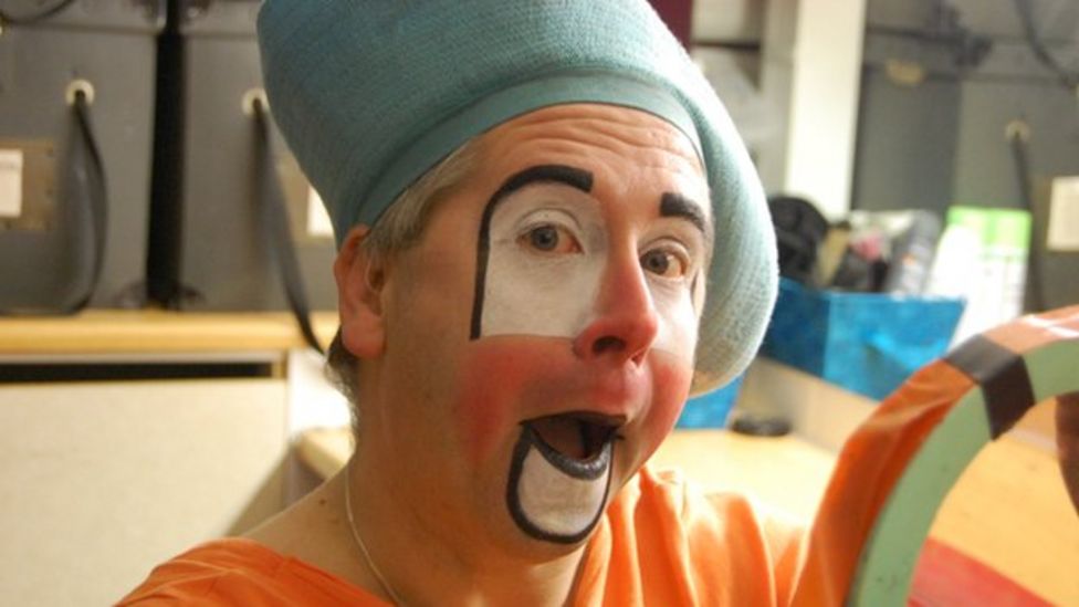 Who becomes a clown and why? - BBC News