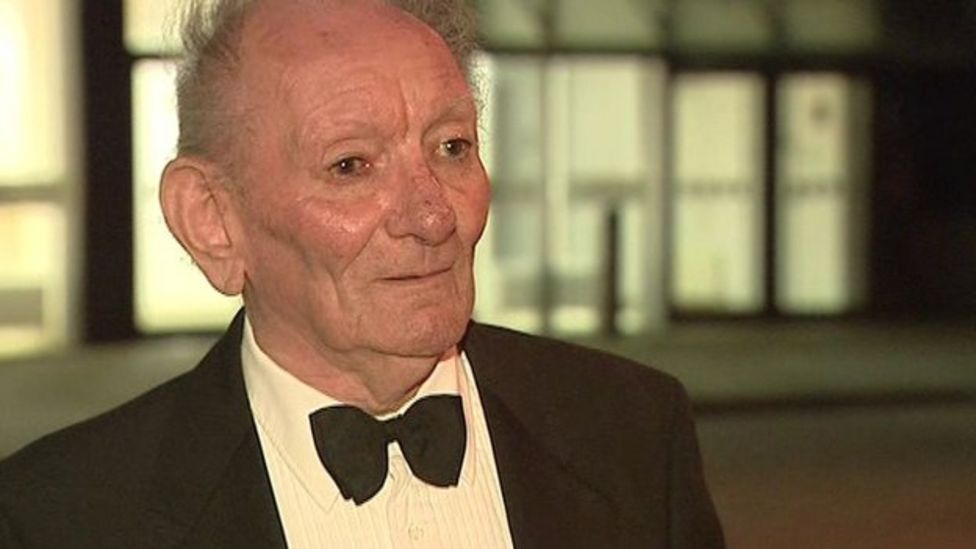 Obituary: Brian Friel - BBC News
