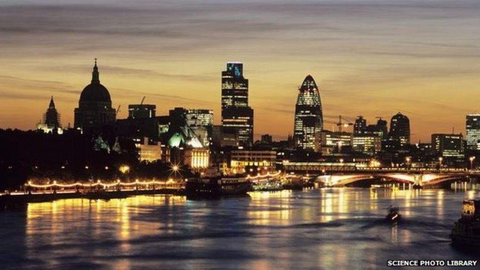 London's population hits 8.6m record high - BBC News