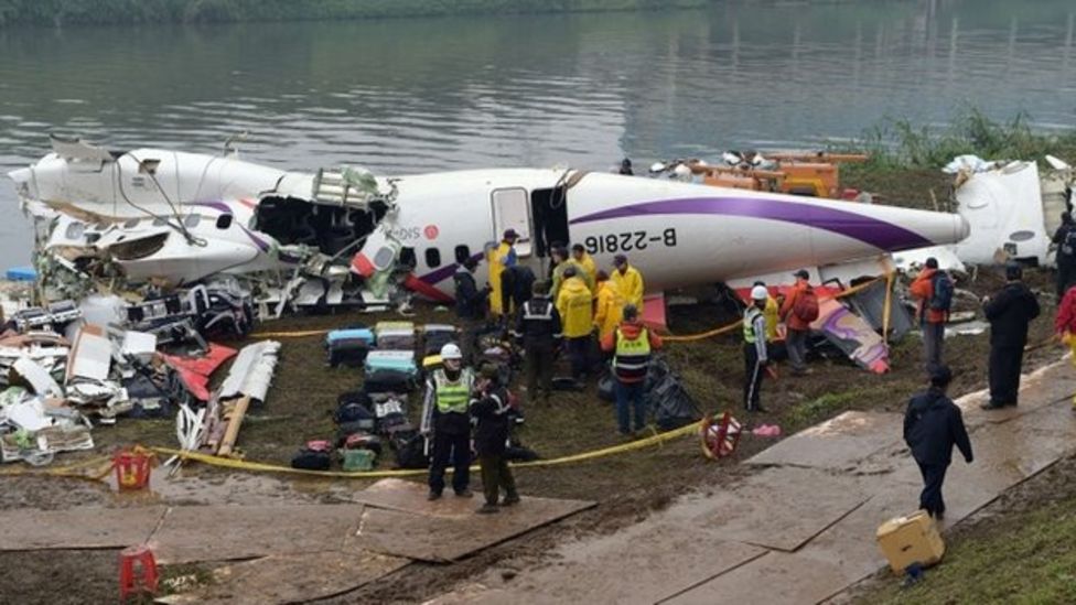 TransAsia GE235: Taiwan crash plane 'lost engine power' - BBC News