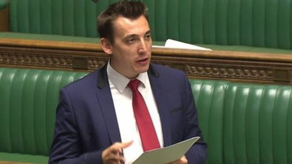 Luton MP Gavin Shuker tells EDL 'stop targeting town' - BBC News