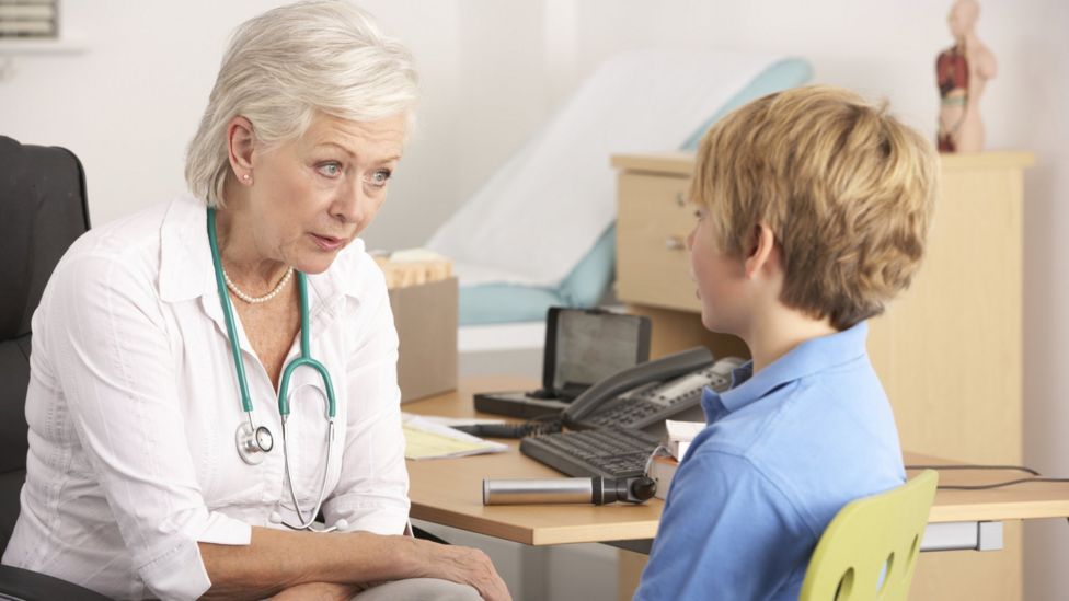 NHS problems 'at their worst since 1990s' - BBC News