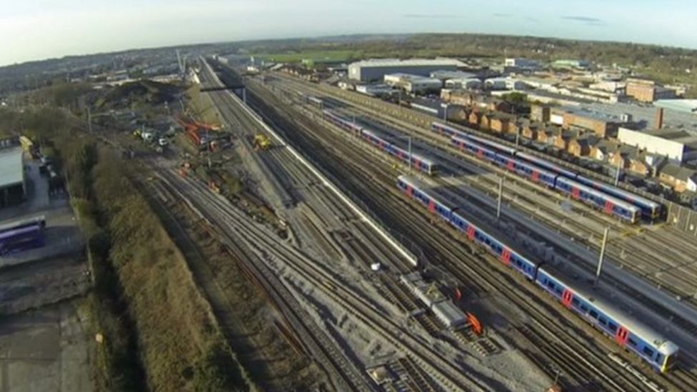 Heathrow rail link plan unveiled by Network Rail - BBC News