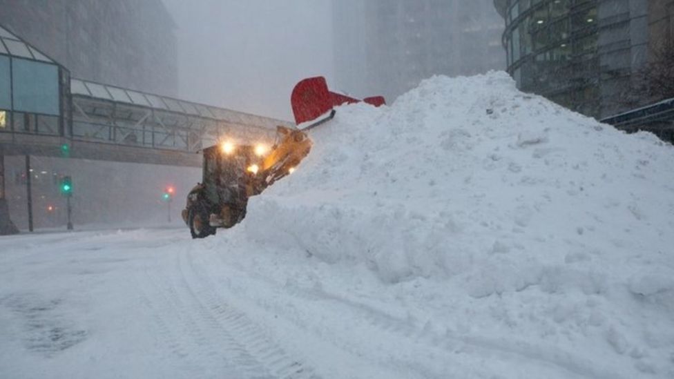 Record-breaking cold descends on eastern US - BBC News