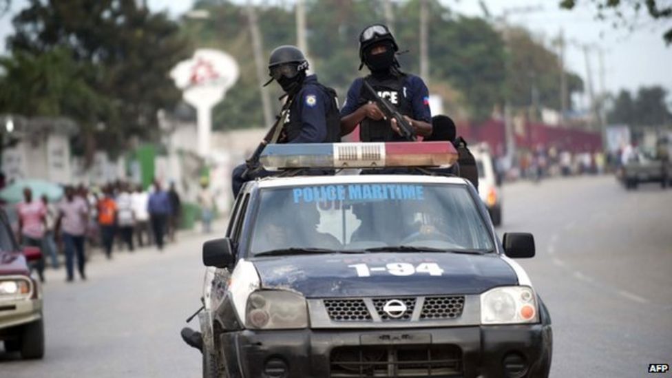 Haiti: Clashes in protest over the high cost of fuel - BBC News