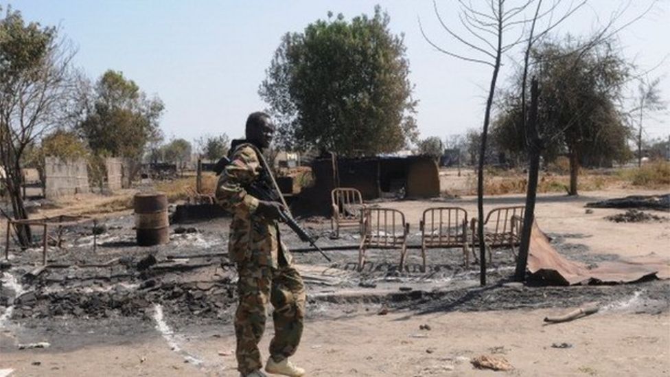 South Sudan crisis: Bentiu 'shelled' by rebels - BBC News