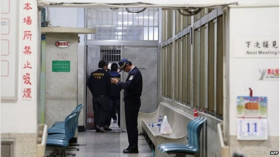 Taiwan prison siege ends in suicides of hostage-takers - BBC News