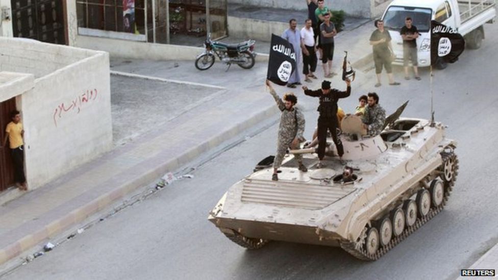 Islamic State: Key Iraqi town near US training base falls to jihadists ...