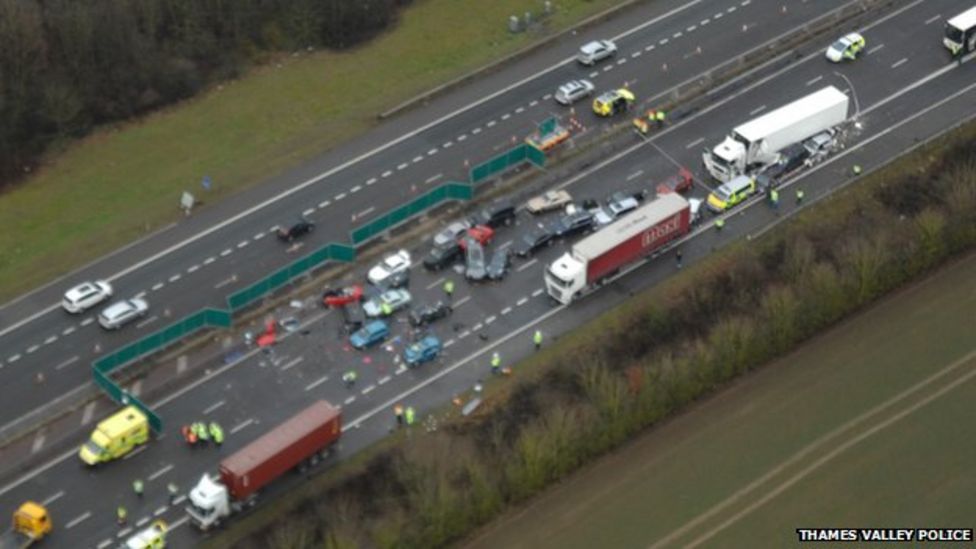 About 40 vehicles in M40 fatal crash in Oxfordshire - BBC News
