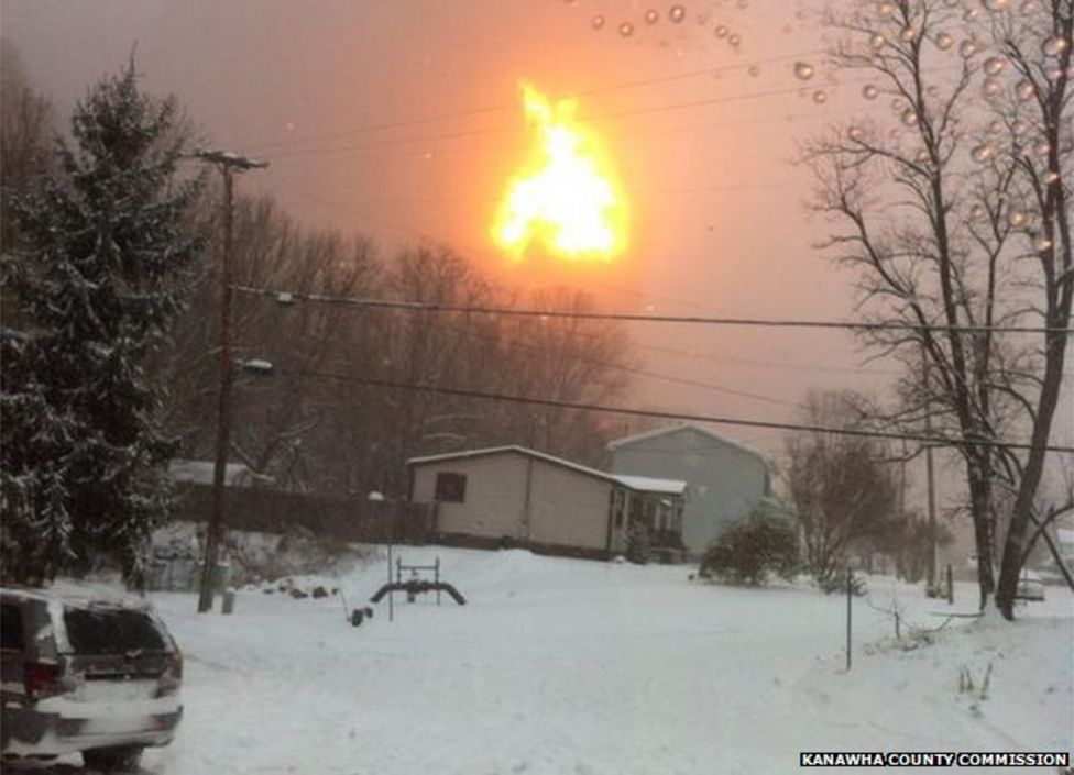 Fiery train crash forces W Virginia towns to evacuate - BBC News