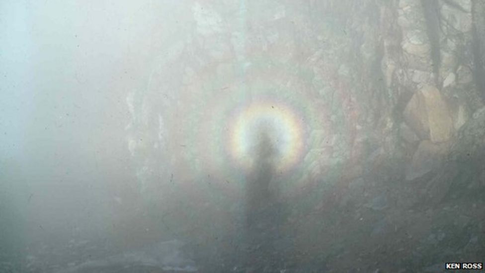 Shades of grey: What is the brocken spectre? - BBC News
