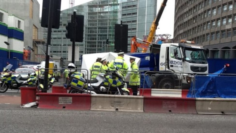 Cyclist killed in Victoria lorry crash identified - BBC News