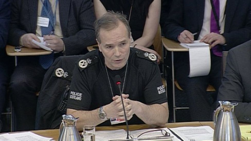 First Minister Sturgeon backs Police Scotland boss Sir Stephen House ...