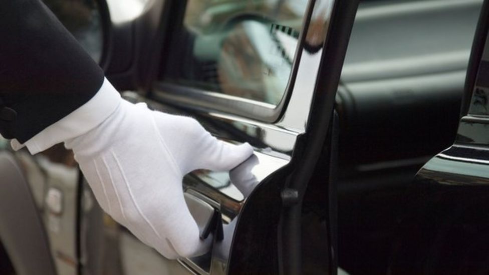 Oscars 2015: Secrets of the limo drivers - BBC News