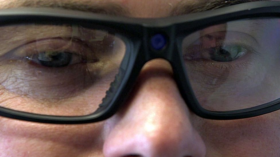 Facewatch 'thief recognition' CCTV on trial in UK stores - BBC News