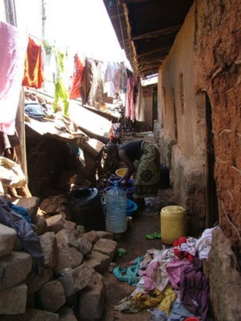 Kenya's Kibera slum gets a revamp - BBC News