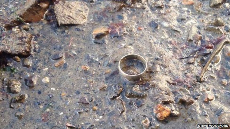 Long lost wedding ring found in Weymouth Harbour - BBC News