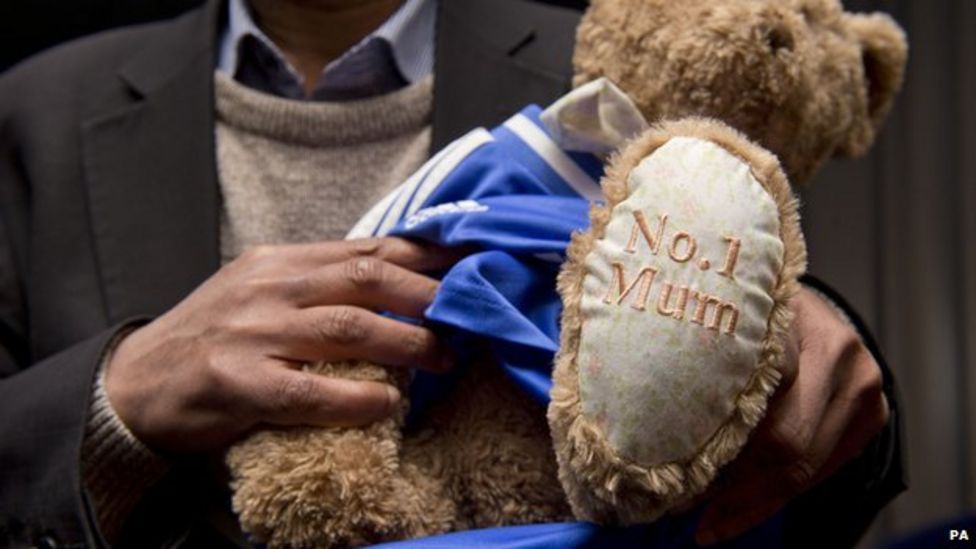 Syria girls: Families 'cannot stop crying' - BBC News