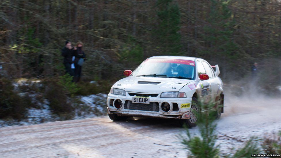 Nought to 60: Freezing weather for 60th Snowman Rally - BBC News