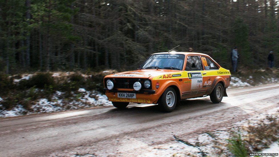 Nought to 60: Freezing weather for 60th Snowman Rally - BBC News