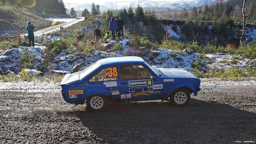 Nought to 60: Freezing weather for 60th Snowman Rally - BBC News