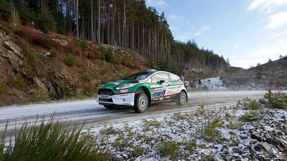 Nought to 60: Freezing weather for 60th Snowman Rally - BBC News
