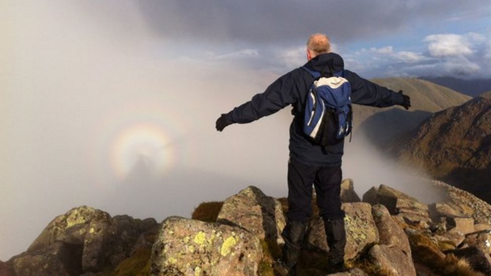 Shades of grey: What is the brocken spectre? - BBC News