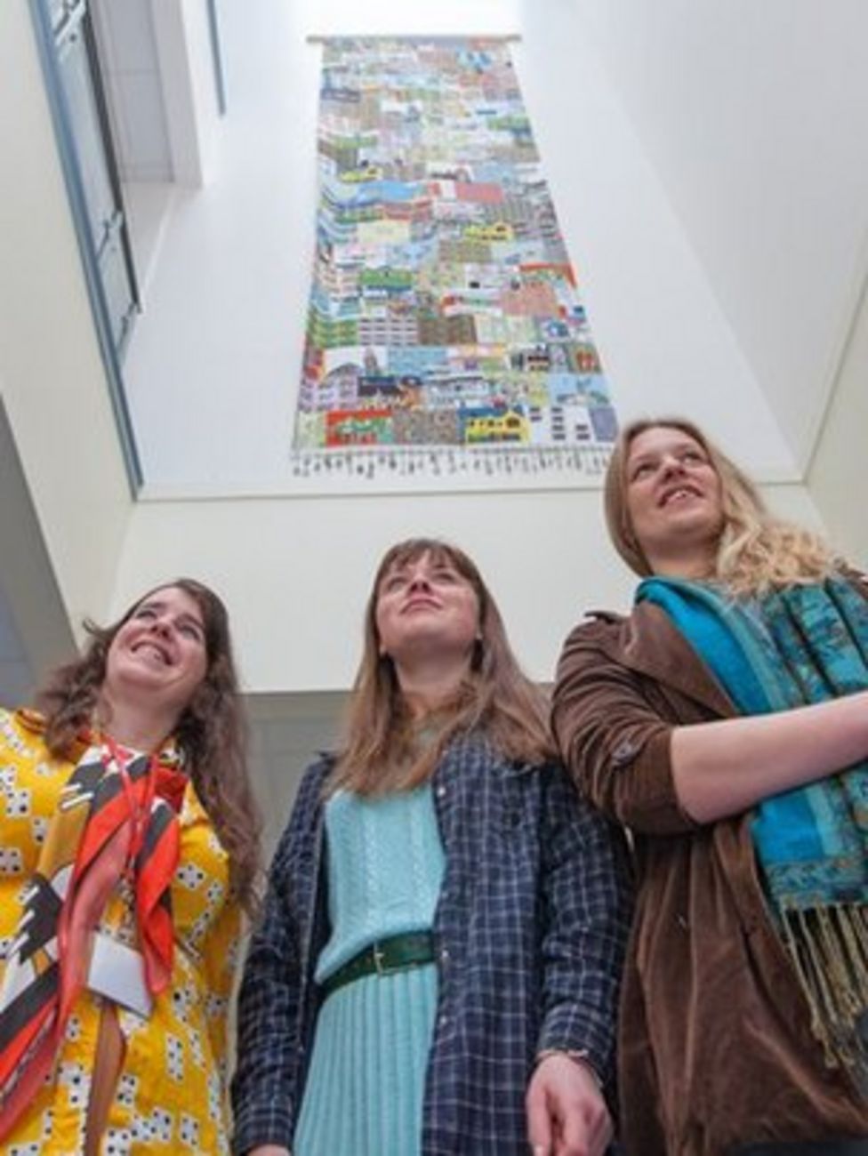 Lockerbie Academy pupils create Spring Fling banner - BBC News