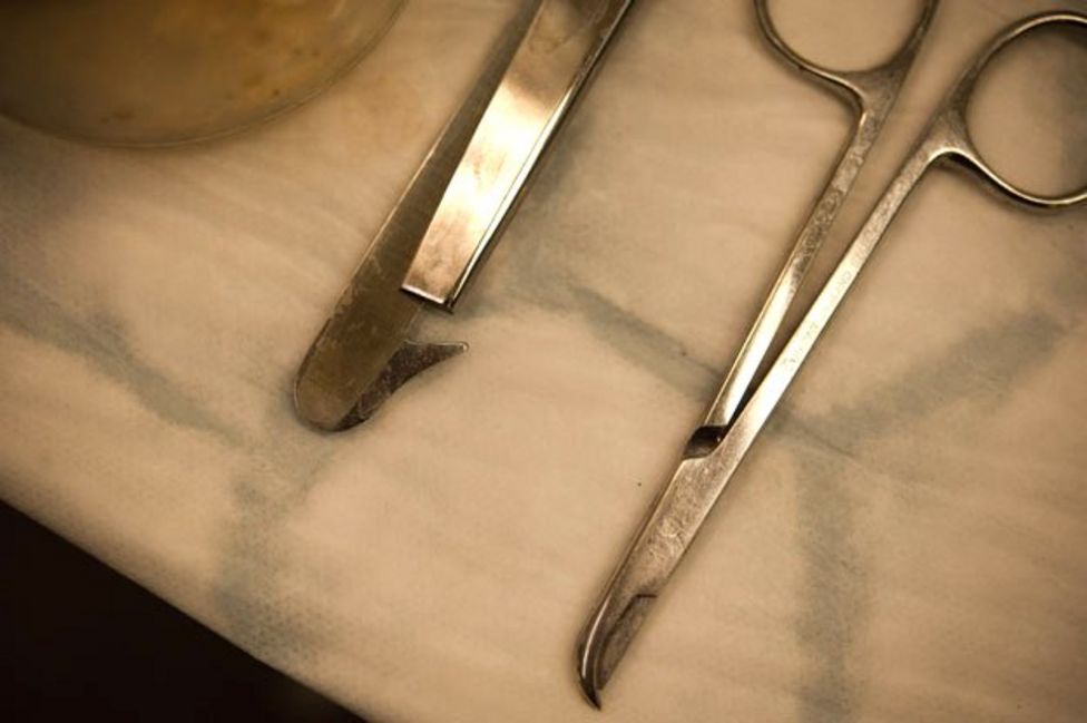 Seeing inside dead bodies - BBC News