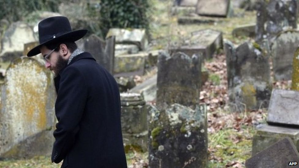 Hollande calls for tougher laws on anti-Semitism and race hate - BBC News Hollande calls for tougher laws on anti-Semitism and race hate - BBC News