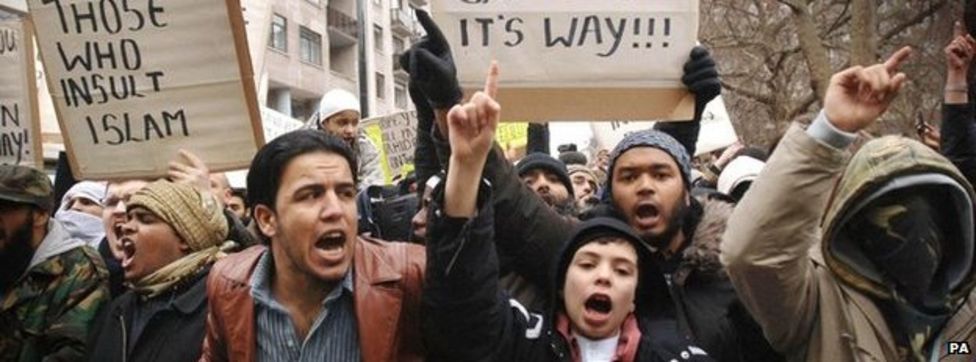 Most British Muslims 'oppose Muhammad cartoons reprisals' - BBC News