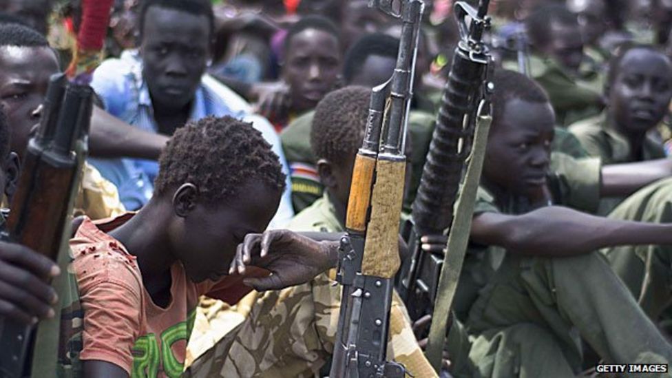 Tom Hiddleston defends war zone children - BBC News