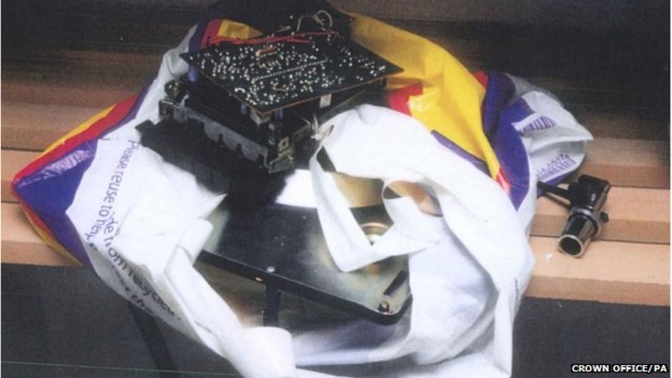 Man found with bomb-making equipment at Edinburgh flats - BBC News