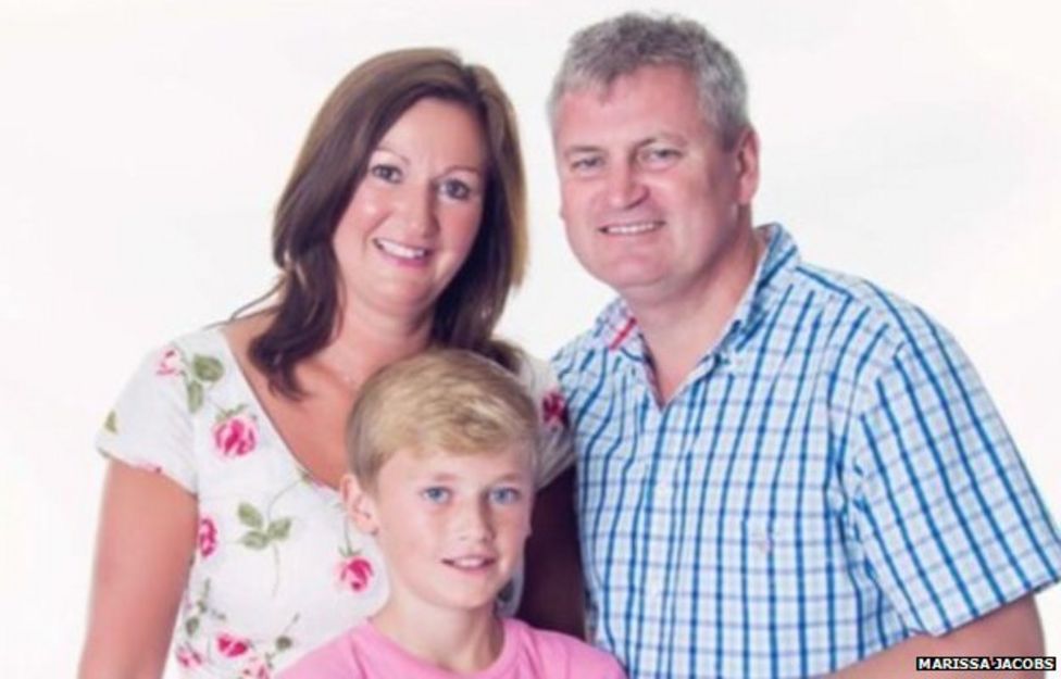 Potters Bar school's ponytail drugs claim angers mother - BBC News