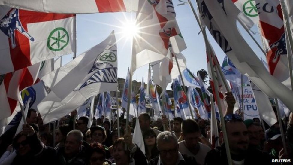 Italy anti-immigration rally draws thousands in Rome - BBC News