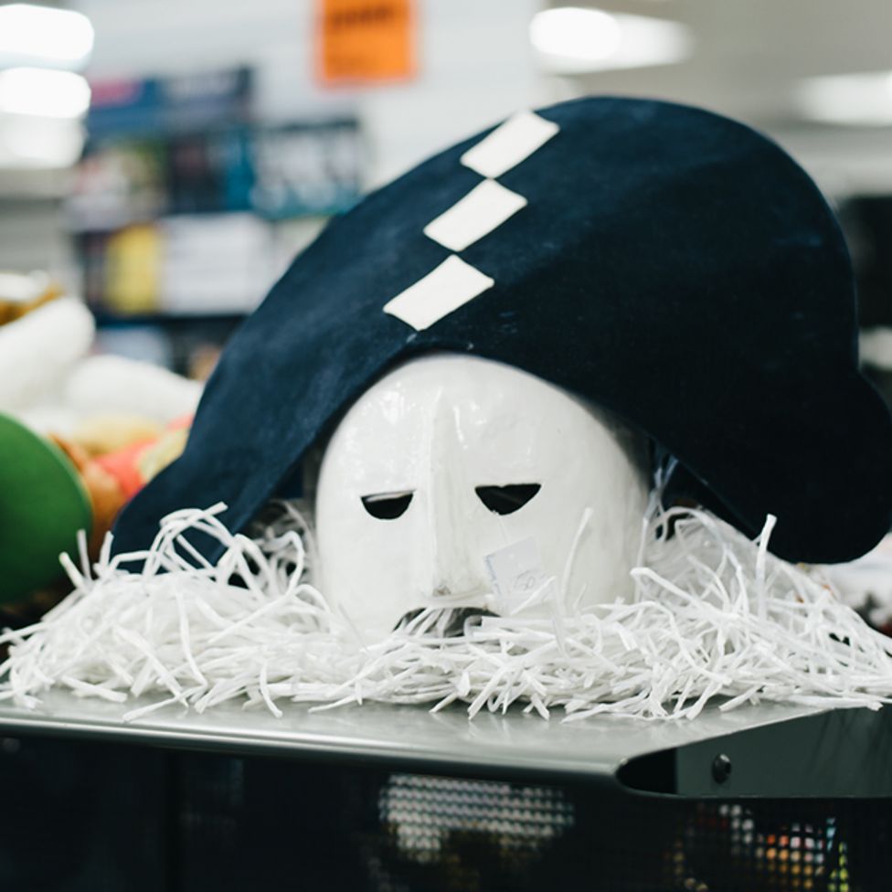 Striking gold with a hoard of lost property - BBC News