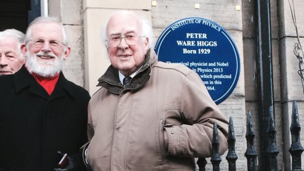 Prof Higgs unveils plaque in his honour in Edinburgh - BBC News