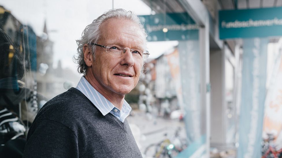 Striking gold with a hoard of lost property - BBC News