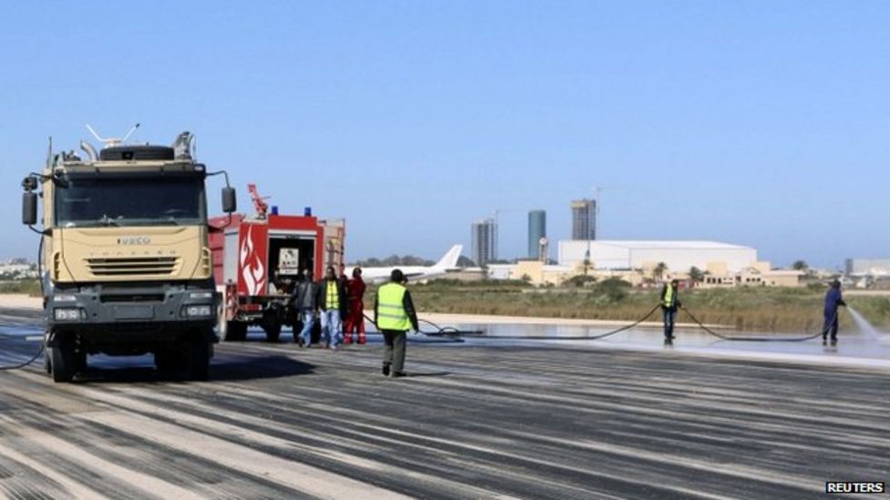 Libya oil fields of Bahi and Mabruk 'seized by militants' - BBC News