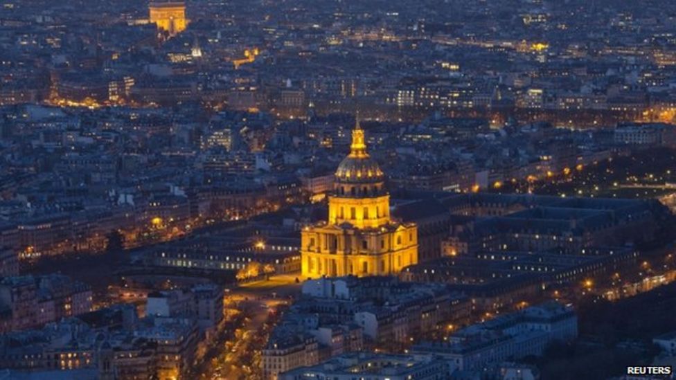 Paris drones: New wave of alerts - BBC News