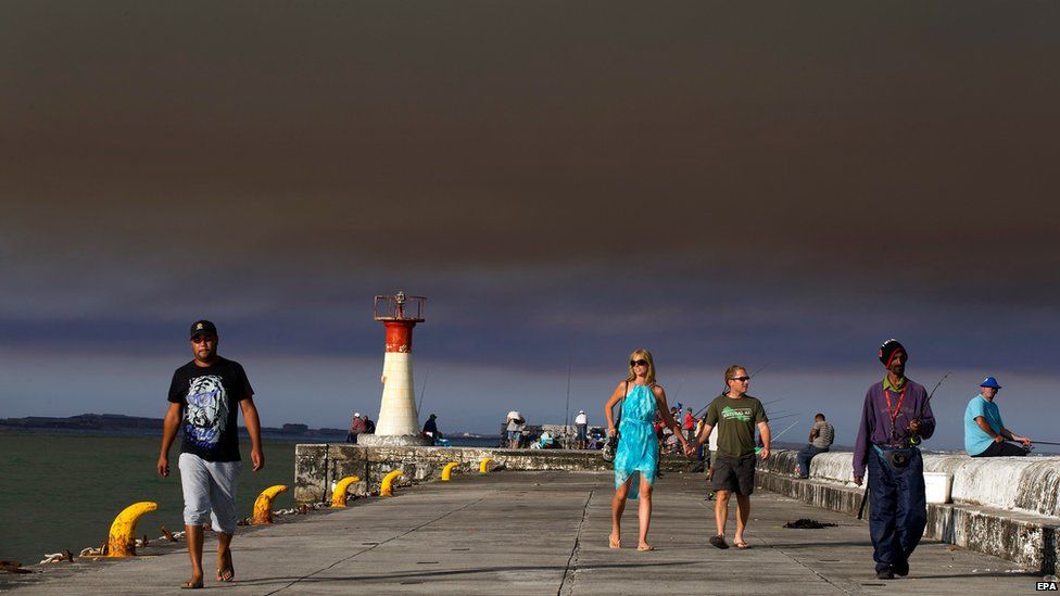 Cape Town wildfires in pictures - BBC News
