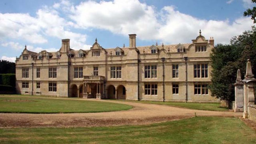Wentworth Woodhouse sale: Deal to sell mansion falls through - BBC News