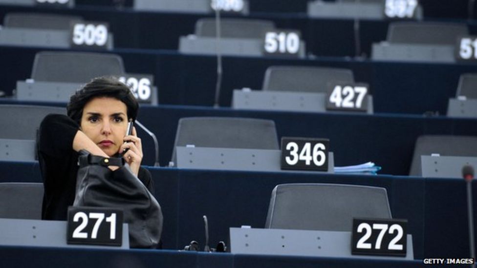 EU data roaming and net neutrality plans attacked - BBC News