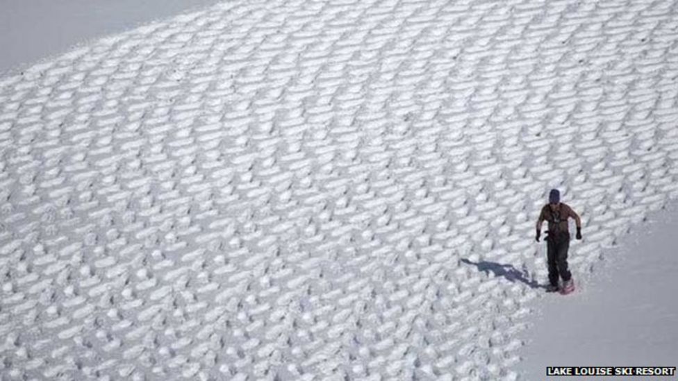 Simon Beck: Creating art with a compass and snowshoes - BBC News