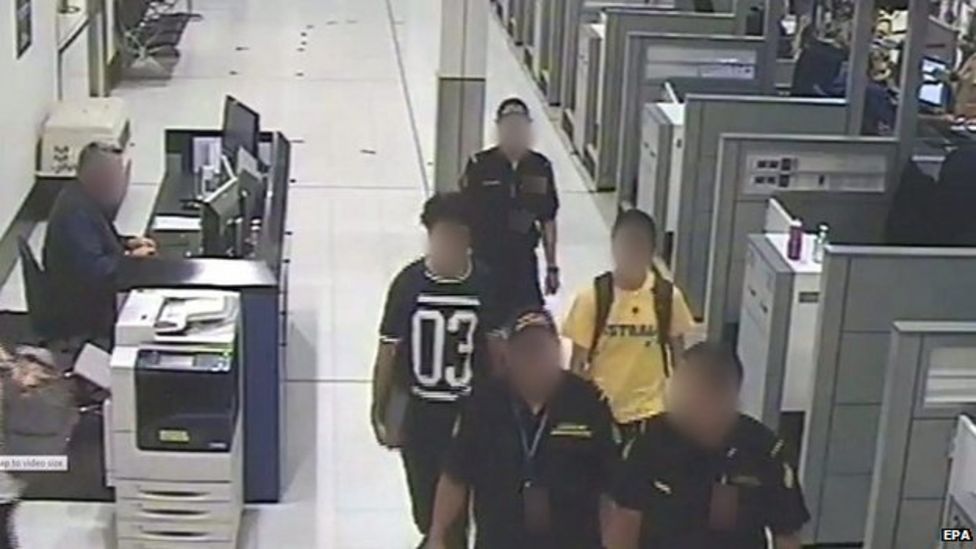 Australian counter-terror police 'stopping 400 per day' - BBC News